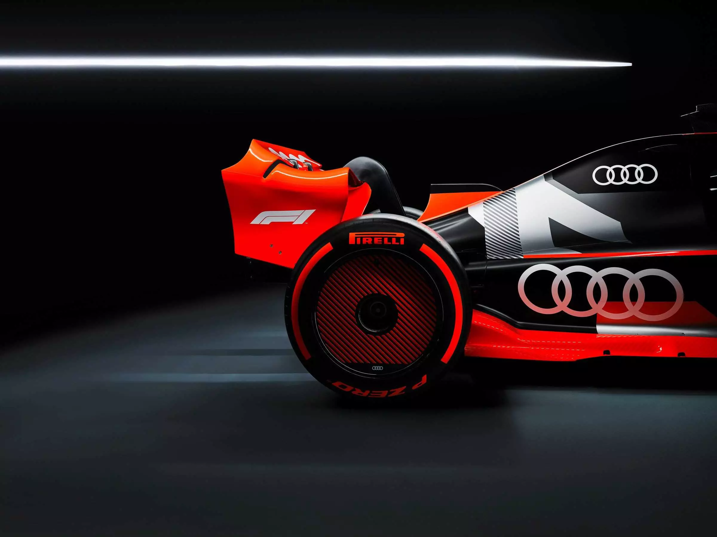 Audi starts strong: two darts to Mercedes in its presentation