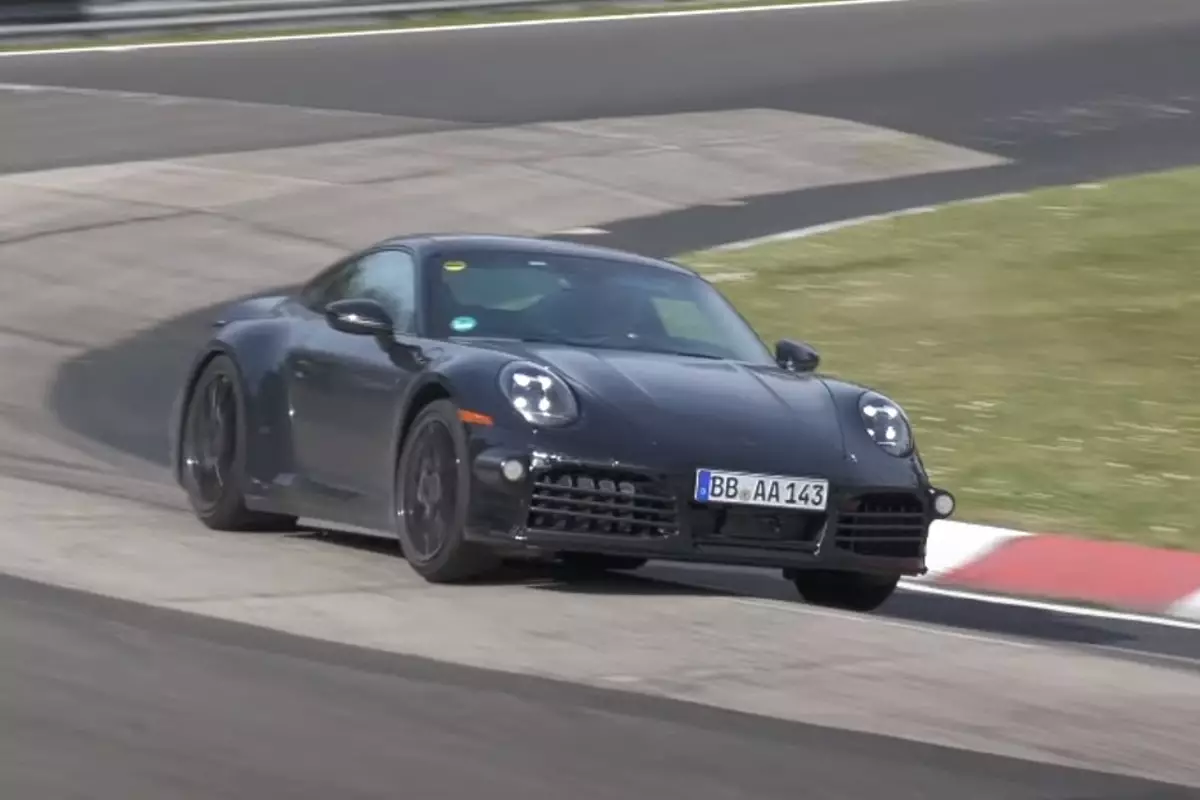 Porsche 911 hybrid: more performance than efficiency