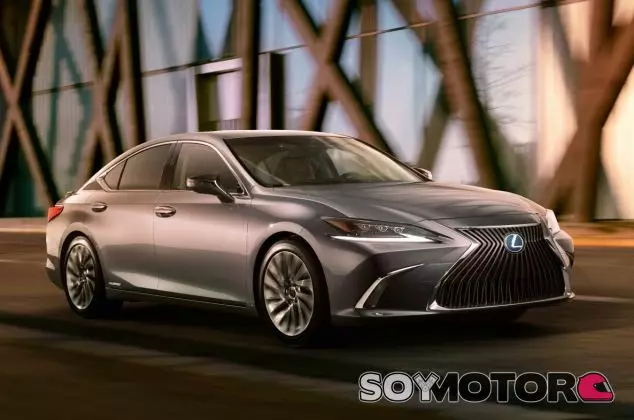 Lexus ES 2018: mēs jau zinām tā ārpusi