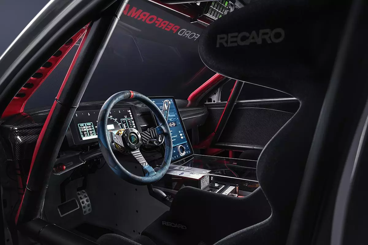 ford-mustang-mach-e-1400-interior-2-soymotor.jpg