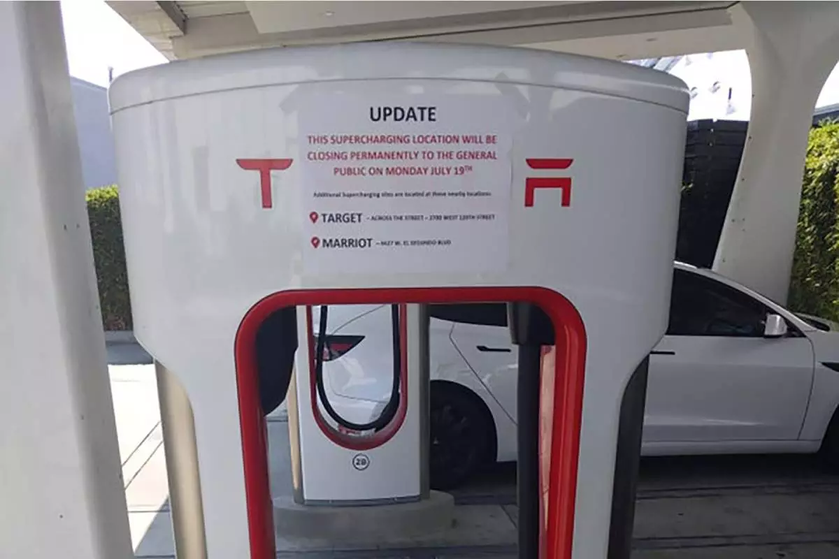 De earste supercharger fan Tesla slút foar it publyk