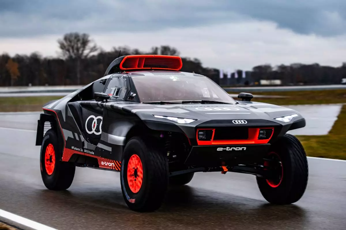 Audi RS Q e-tron: the first kilometers of the chassis that Carlos Sainz will use in the Dakar