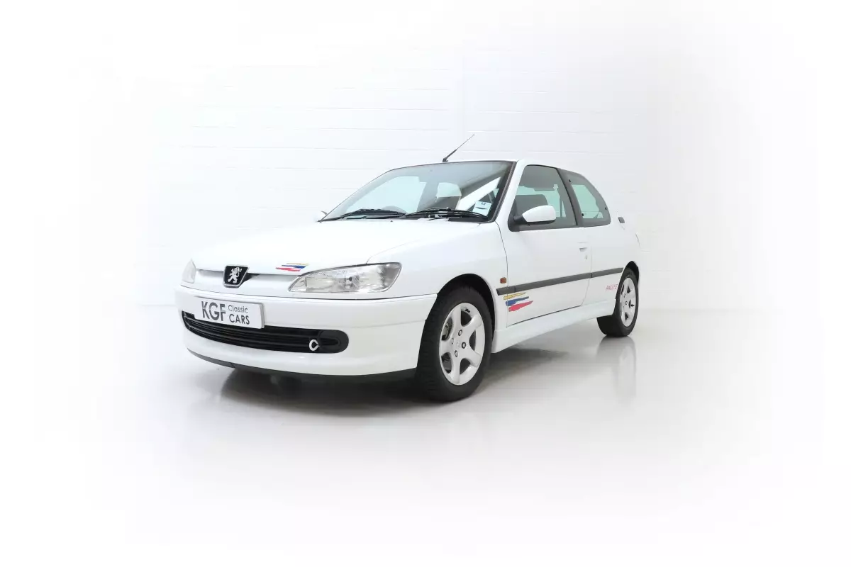 In Peugeot 306 Rallye is te keap... mei minder as 500 kilometer!