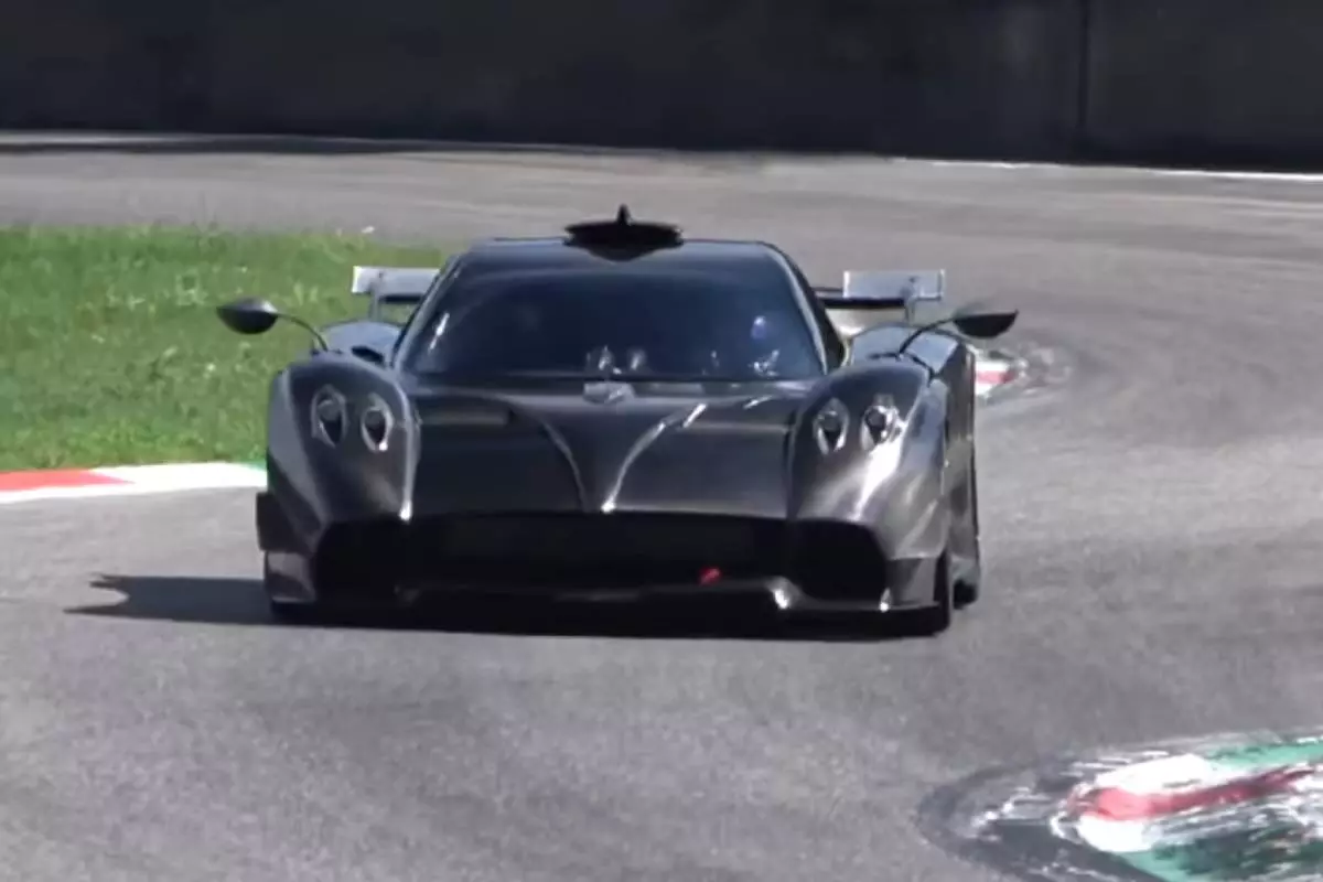 Pagani Huayra R: V12 mới gầm rú như xe Công thức 1 ở Monza