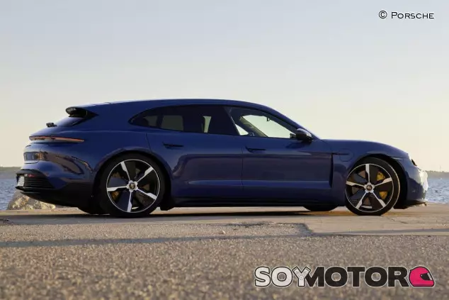 Porsche Taycan Sport Turismo 2022: asfalta saime