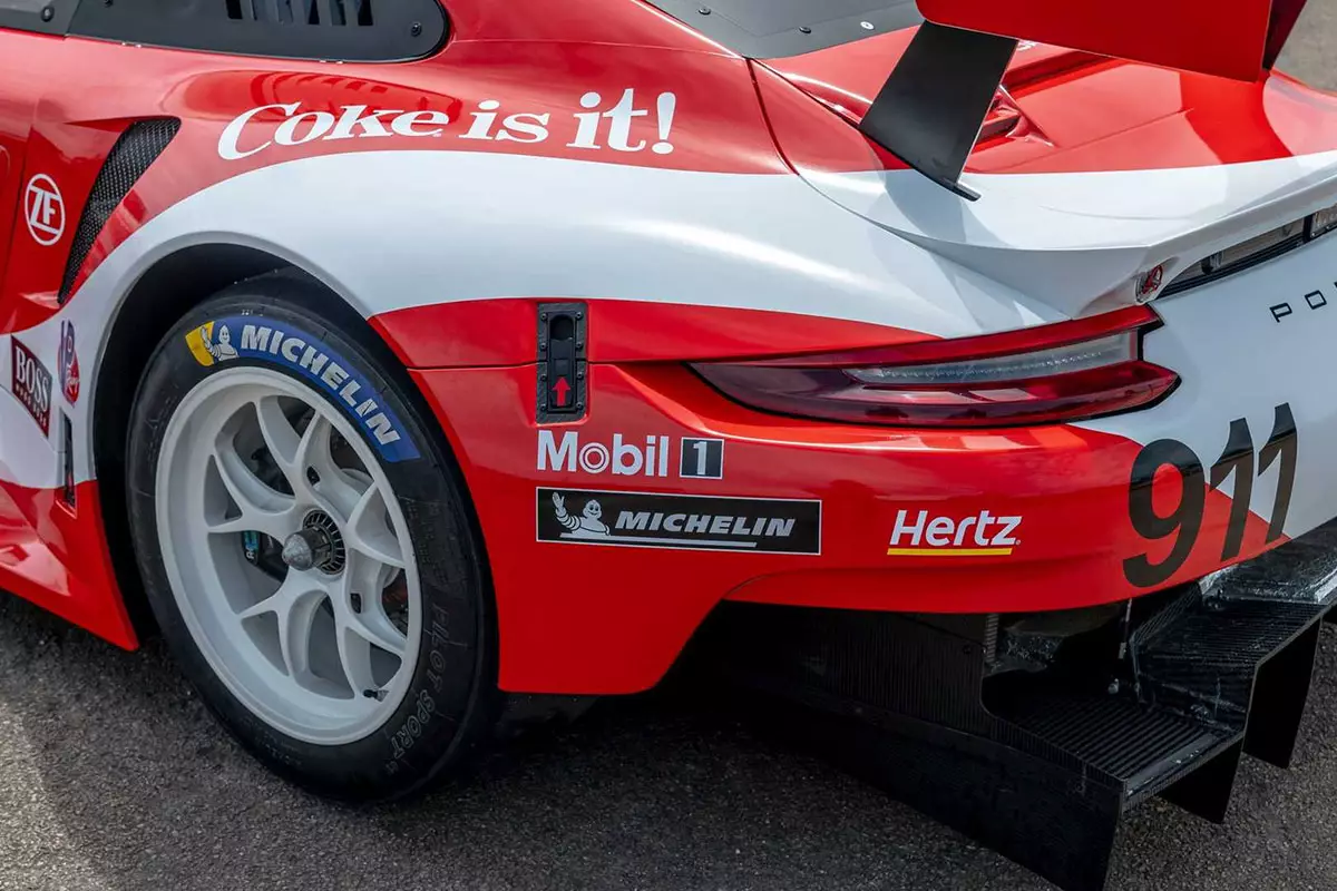 porsche-911-rsr-coca-cola-soymotor-7.jpg