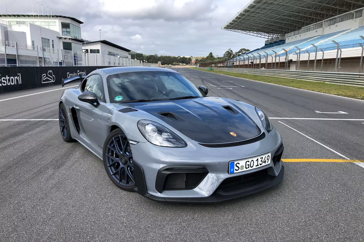 Porsche 718 Cayman GT4 RS 2022: jalan raya yang sah tetapi dengan jiwa trek