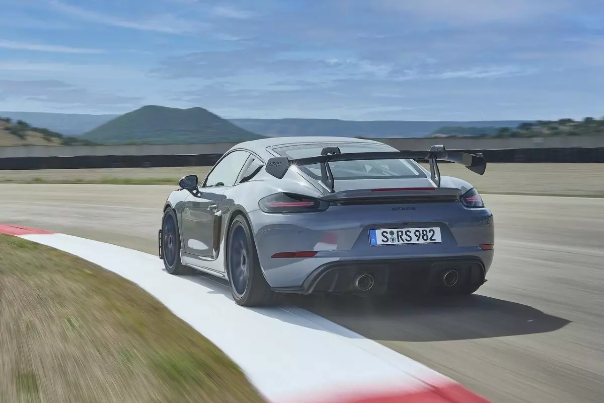 porsche_cayman_gt4_rs_2022_3.jpg