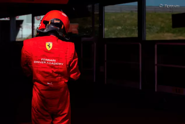 Dörd sürücü Ferrari Sürücü Akademiyasında yer uğrunda mübarizə aparır