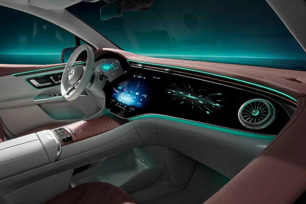 梅赛德斯-奔驰_eqe_suv_interior_2.jpg