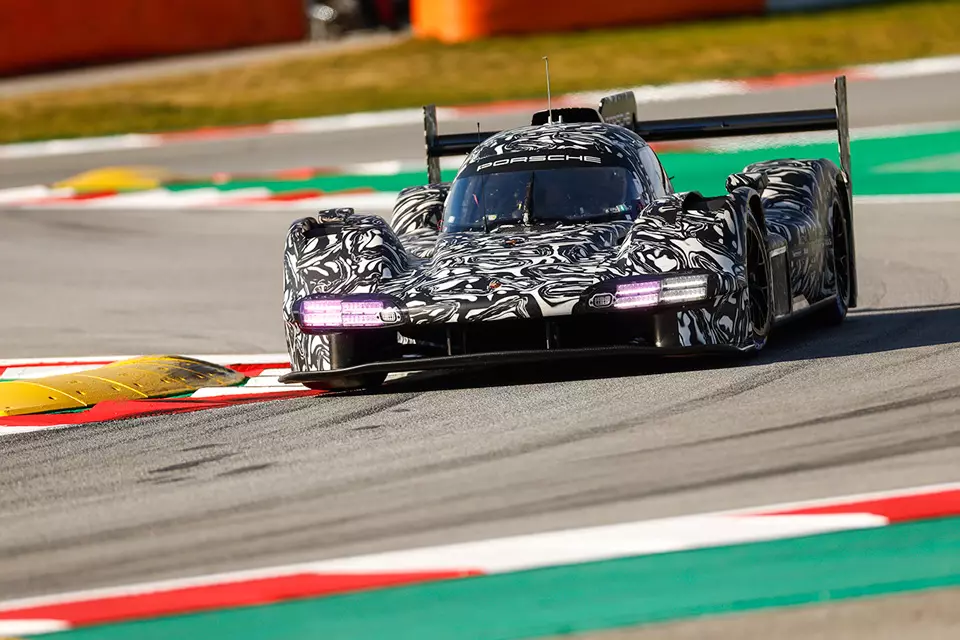 O Porsche LMDh estreia em Barcelona com seus primeiros quilômetros reais de teste