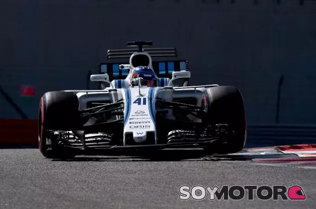 Sergey Sirotkin aan boord van de FW40 – SoyMotor.com