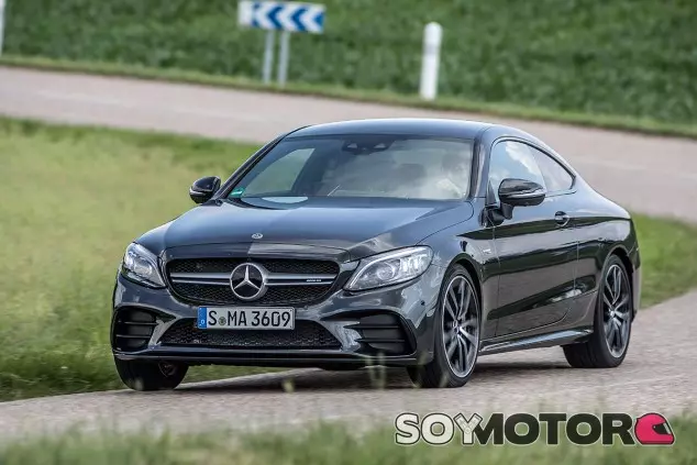 Mercedes-Benz C-Dosbarth 2018: gydag arwydd yr amseroedd