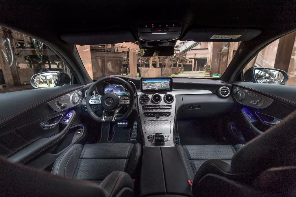 mercedes-amg_c_43_coupe_interior.jpg