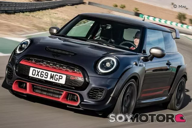 Mini John Cooper GP işleýär