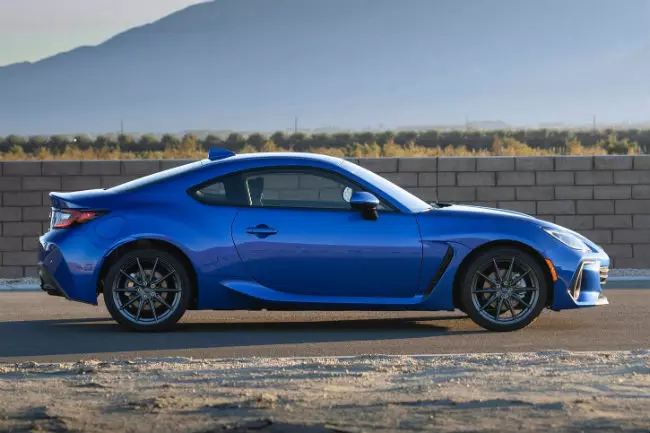 subaru_brz_2022_2.jpg