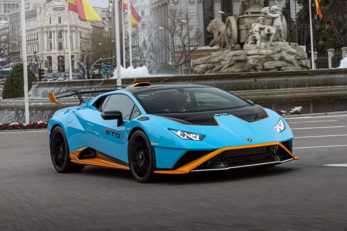 Lamborghini Huracán STO 2021: ringradadest maanteele