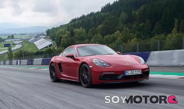 Porsche 718 Cayman GTS Avstriyada joylashgan Red Bull Ring pallasida harakatlanadi - SoyMotor