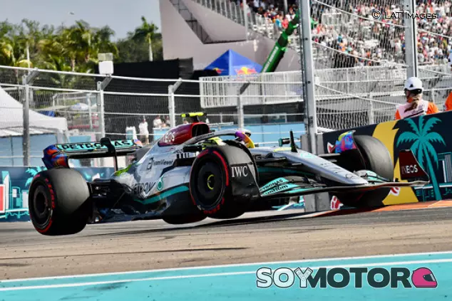 Mercedes esperas la sorton de Hamilton