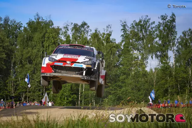 Észtország Rally 2022: A Toyota seper, és Rovanperä már az élen