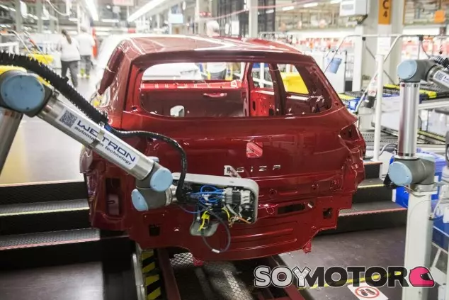 A crise dos chips ataca case un cuarto de millón de coches en España