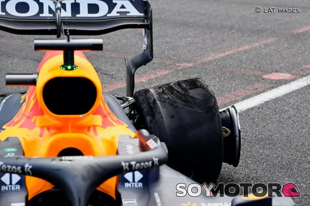 Pirelli avuga ko amapine ya Verstappen yazamutse cyane muri Baku