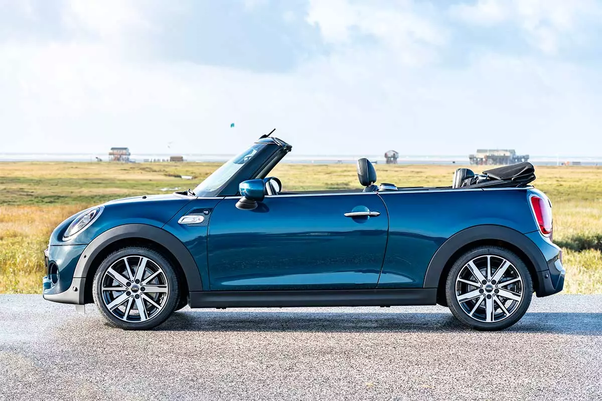 Mini Cabrio 2025: e fetohang le eona e tla ba motlakase