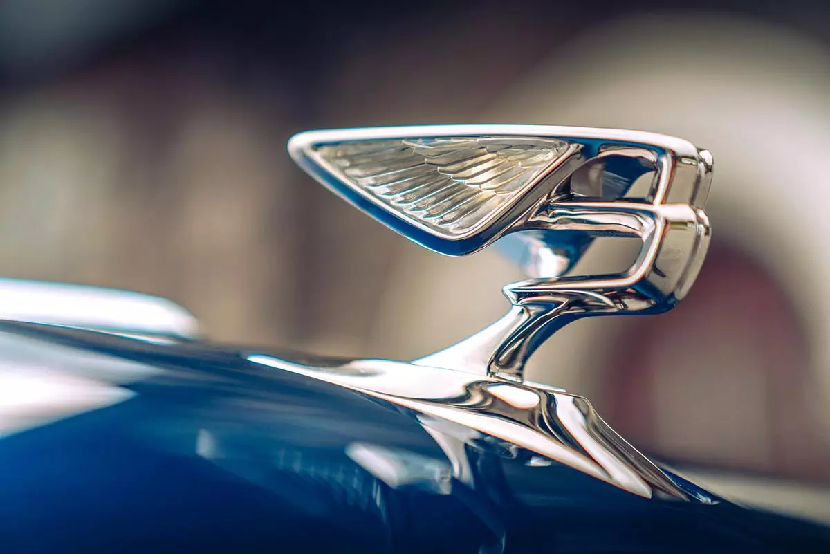 Bentley-fly-spur-emblem-soymotor.jpg