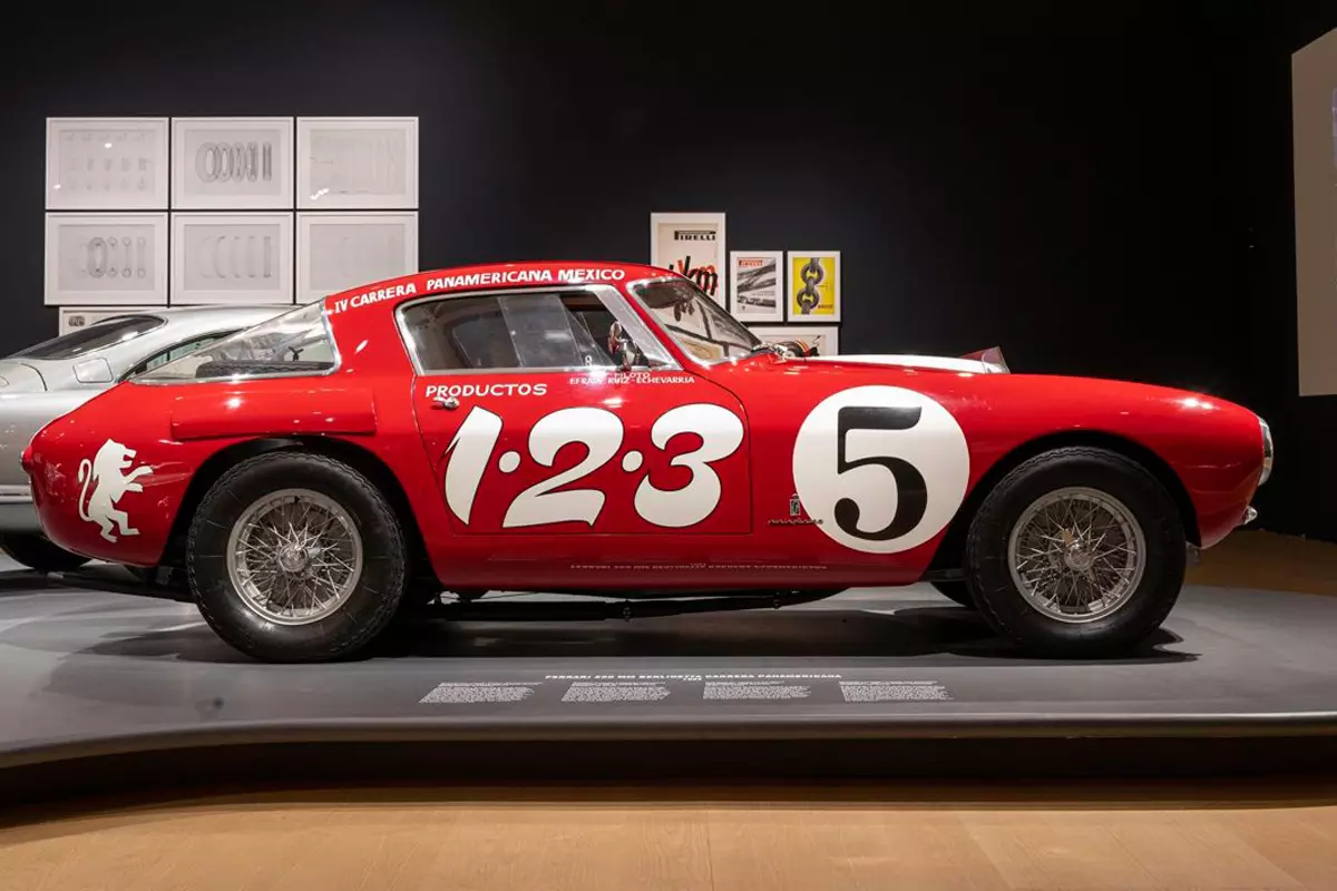 Guggenheim Bilbao شامل ڪري ٿو هڪ تمام خاص Ferrari 250 MM ان جي مجموعي ۾