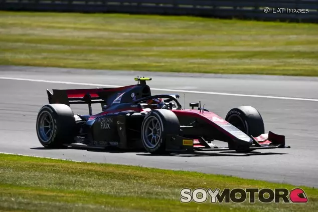 Baineann Ilott a dhara Pola den bhliain amach ag Silverstone