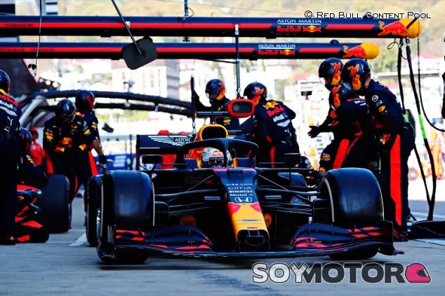 Red Bull tidak memiliki saingan di pit: rekor musim di Rusia