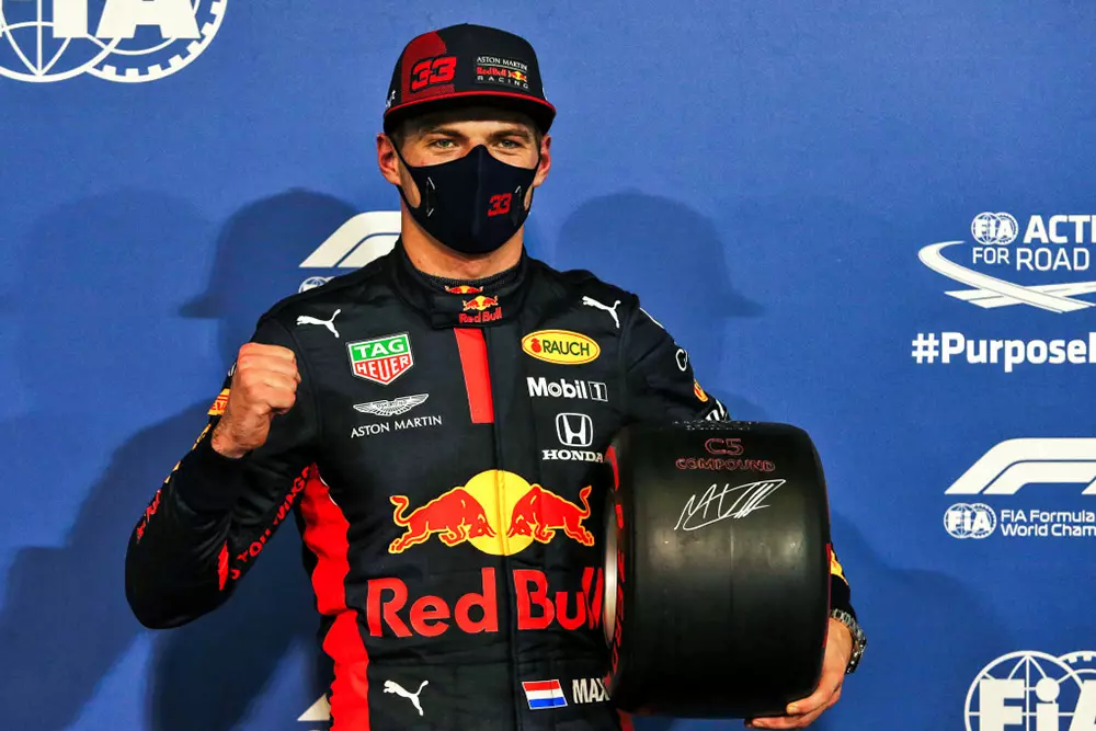 Verstappen vence ao Mercedes e logra a pole en Abu Dhabi