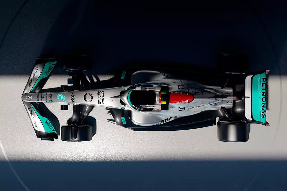 Mercedes presenta o seu W13: volve a cor prata!