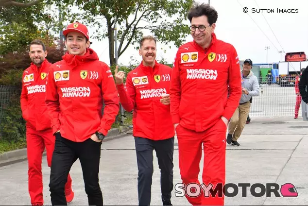 Ferrari vztraja, da ima Vettel prednost pred Leclercom