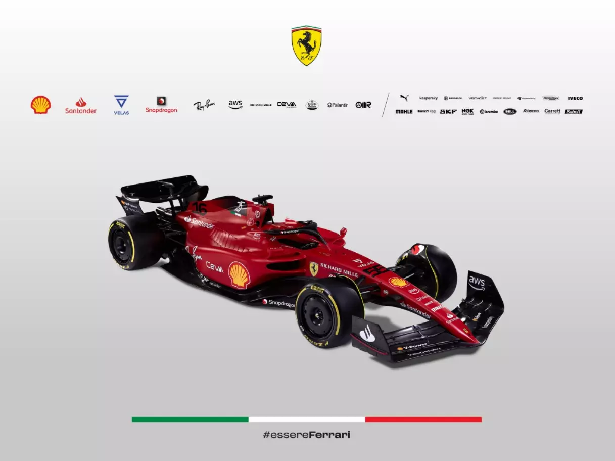 Ferrari prezentas la F1-75 de Sainz kaj Leclerc: la nigra koloro revenas