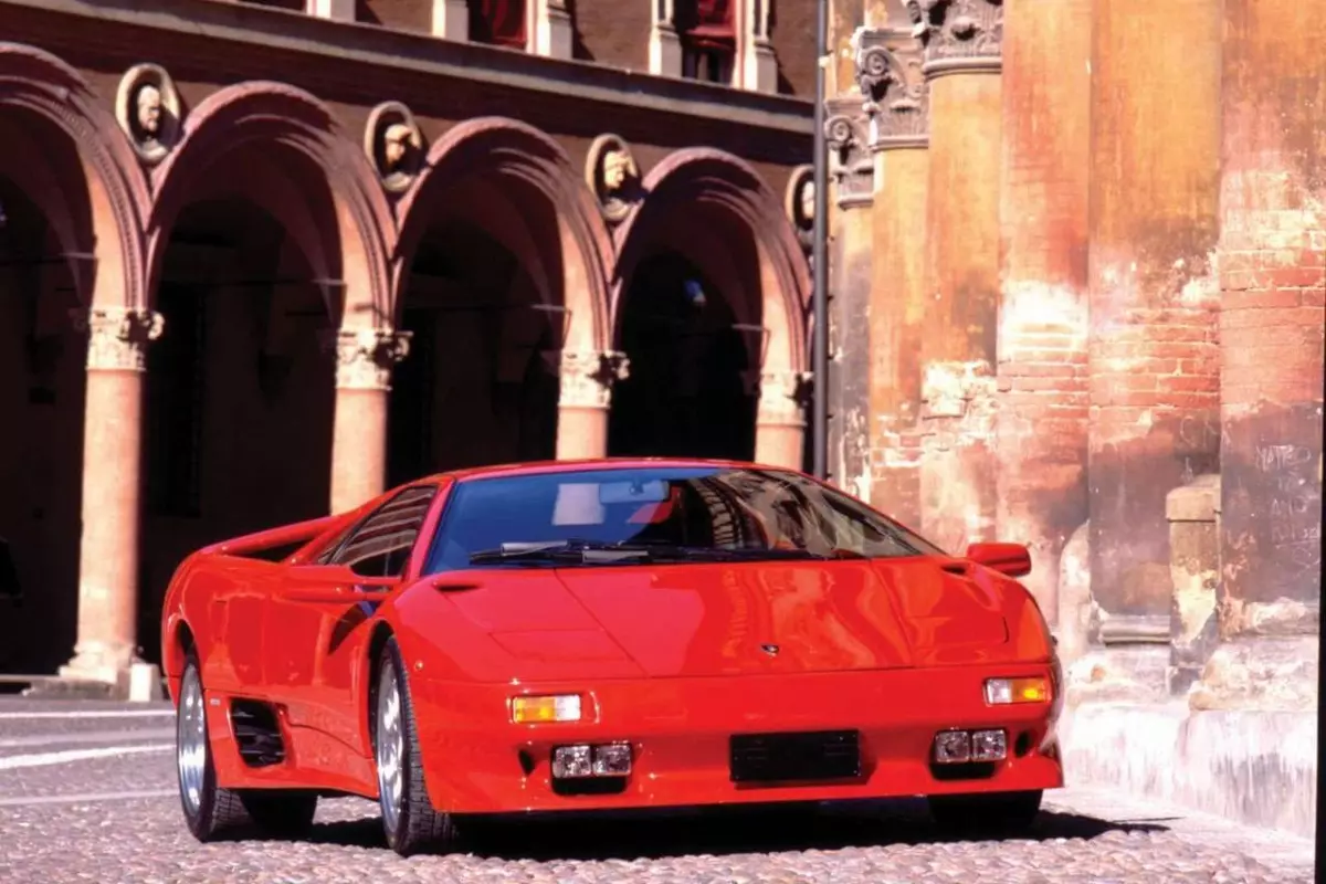 Supercars des années 90 : lesquelles ont le vent en poupe ?