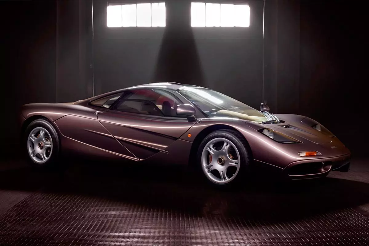 I-McLaren F1 ebiza kakhulu emlandweni idayiswa e-Pebble Beach