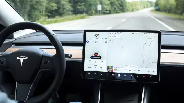 Tesla ya yi tir da cewa wani tsohon ma'aikaci ya sauke lambar tushe na autopilot - SoyMotor.com