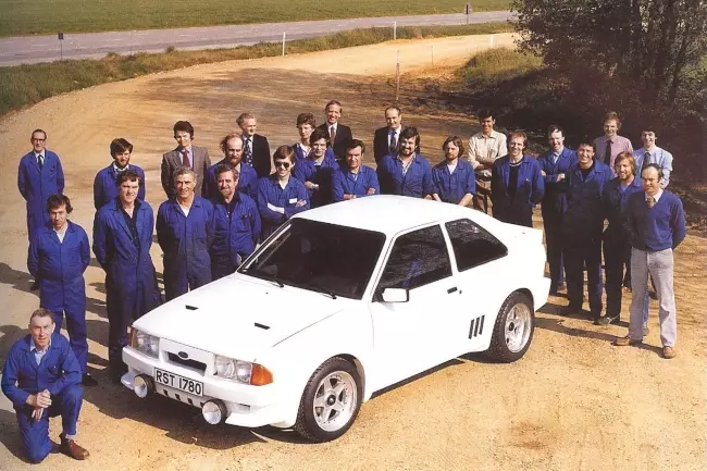 ford-escort-rs1700t-equipment.jpg