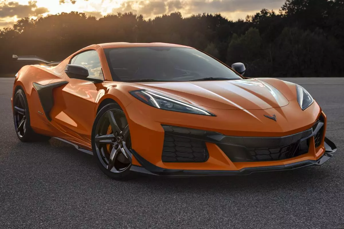 Chevrolet Corvette Z06 2023: ẹyọ akọkọ ti ta fun 3.2 milionu awọn owo ilẹ yuroopu!