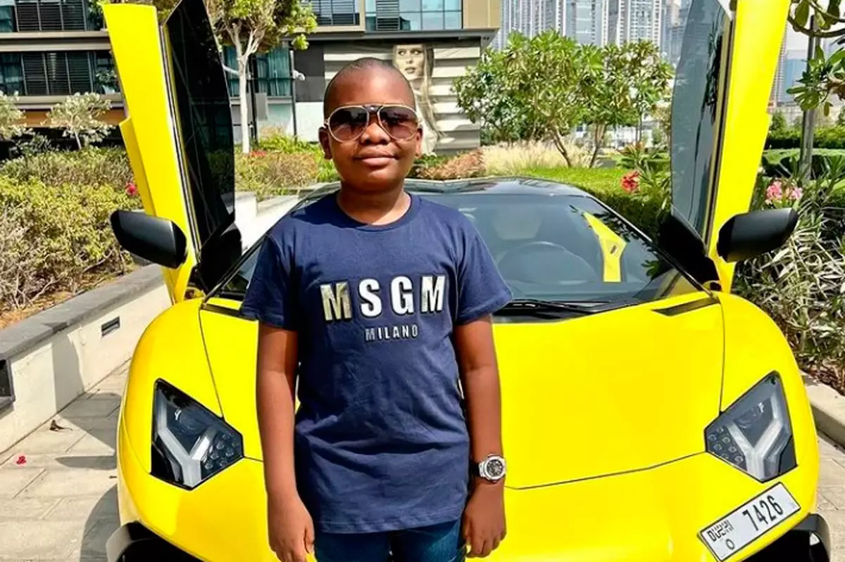 Mompha Jr.: the ten-year-old boy who already has several luxury cars