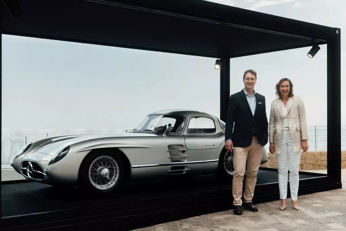 Mercedes 300 SLR Uhlenhaut Coupé: deen deiersten Auto op der Welt