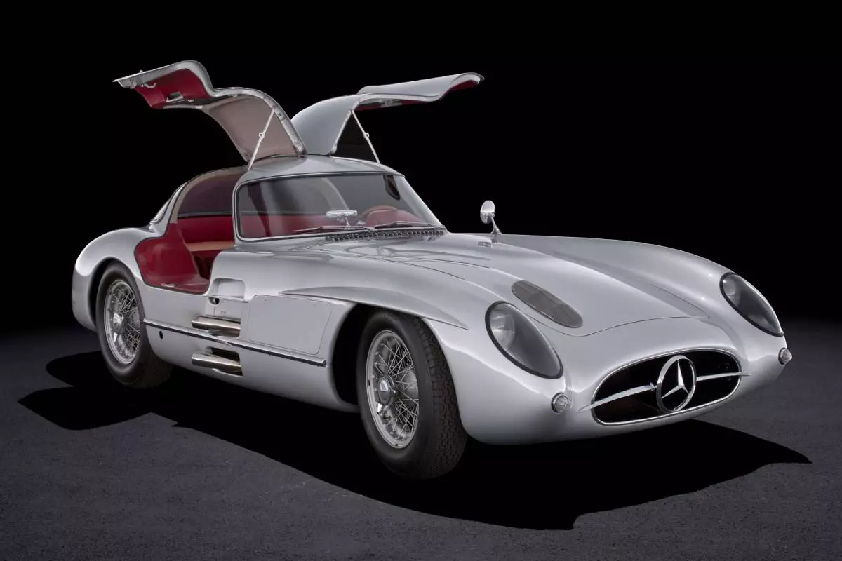 Mercedes-300-slr-uhlenhaut-coupe-2-soymotor.jpg