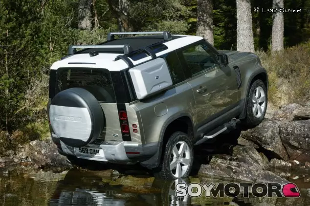 Land Rover Defender mun bjóða upp á fjarstýringu utan vega