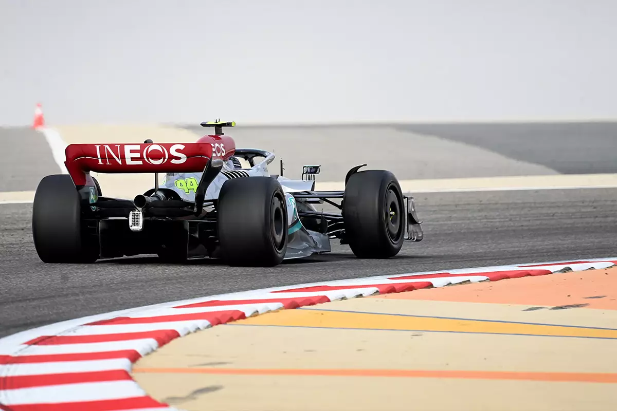 Mercedes reproche à son aileron arrière son manque de vitesse en ligne droite