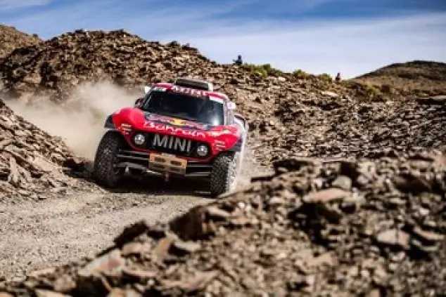 Sainz, virum Dakar: