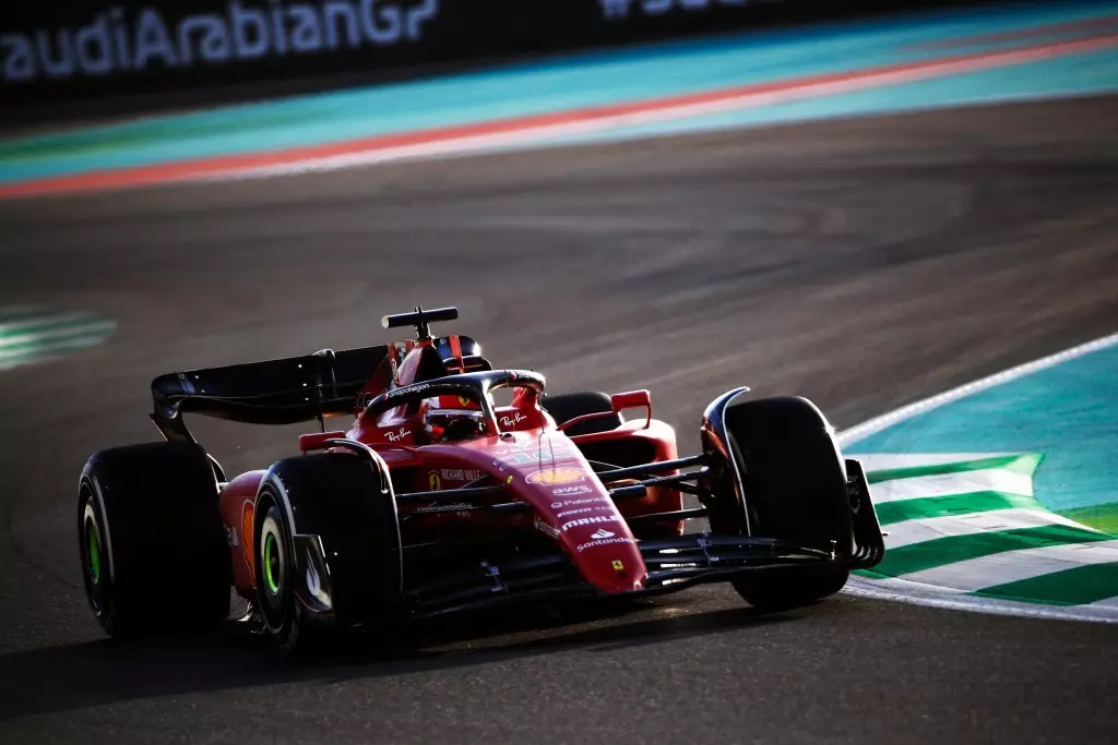 Leclerc féiert erëm an Free Practice 3 zu Jeddah; Sainz, véiert