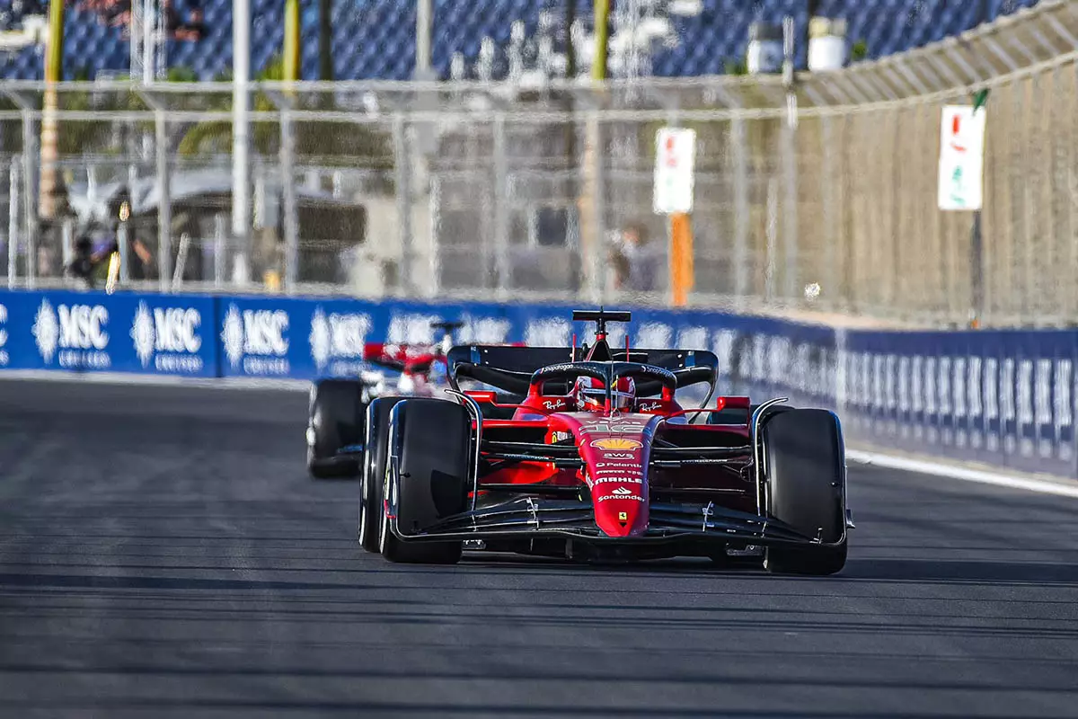 “Leclerc” Jeddah-da “Free Practice 1” -e ýolbaşçylyk edýär we Verstappen gizlenýär; Sainz, dördünji