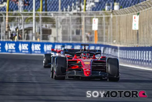 Leclerc wuxuu hogaamiyaa Tababarka Bilaashka ah 1 ee Jeddah iyo Verstappen qarinta; Sainz, afraad