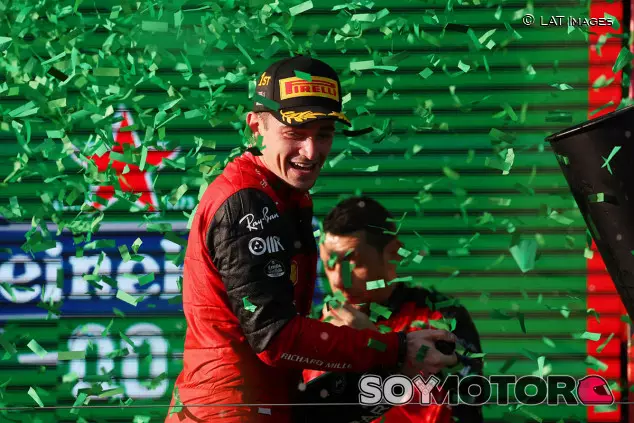 Leclerc fejer Australien og Verstappen trækker sig igen